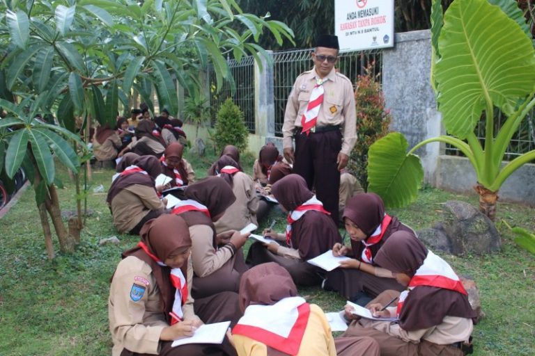 Siswa MTsN 8 Bantul Semangat Ikuti Kegiatan Ekstra Kurikuler Pramuka ...