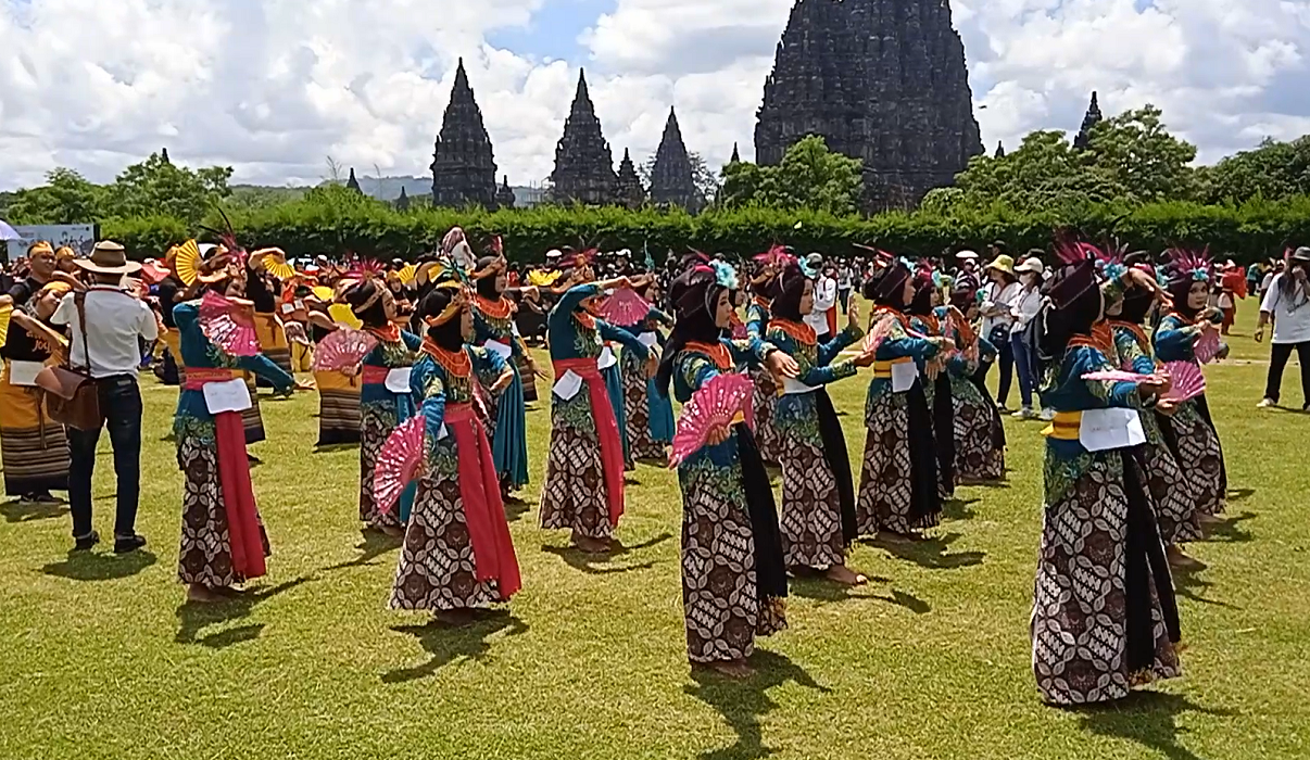 Siswa MTsN 8 Bantul Tampil Memukau di Jogja Menari 2022 – MATSADEBA